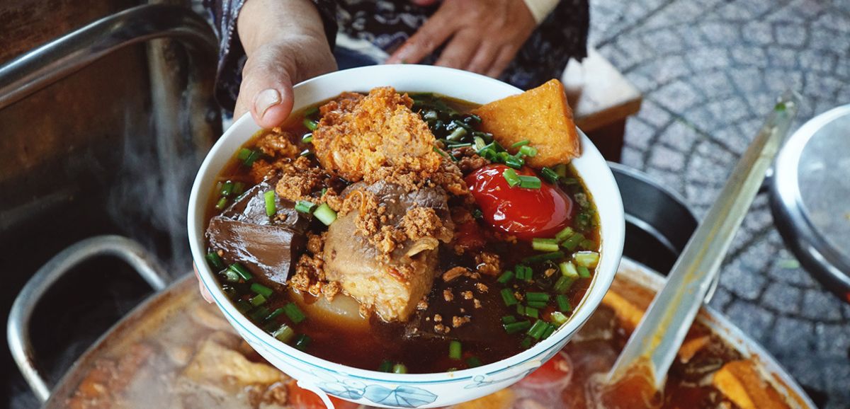 Top 13 địa điểm bún riêu ngon nhất Hà Nội bạn không thể bỏ qua | Mytour